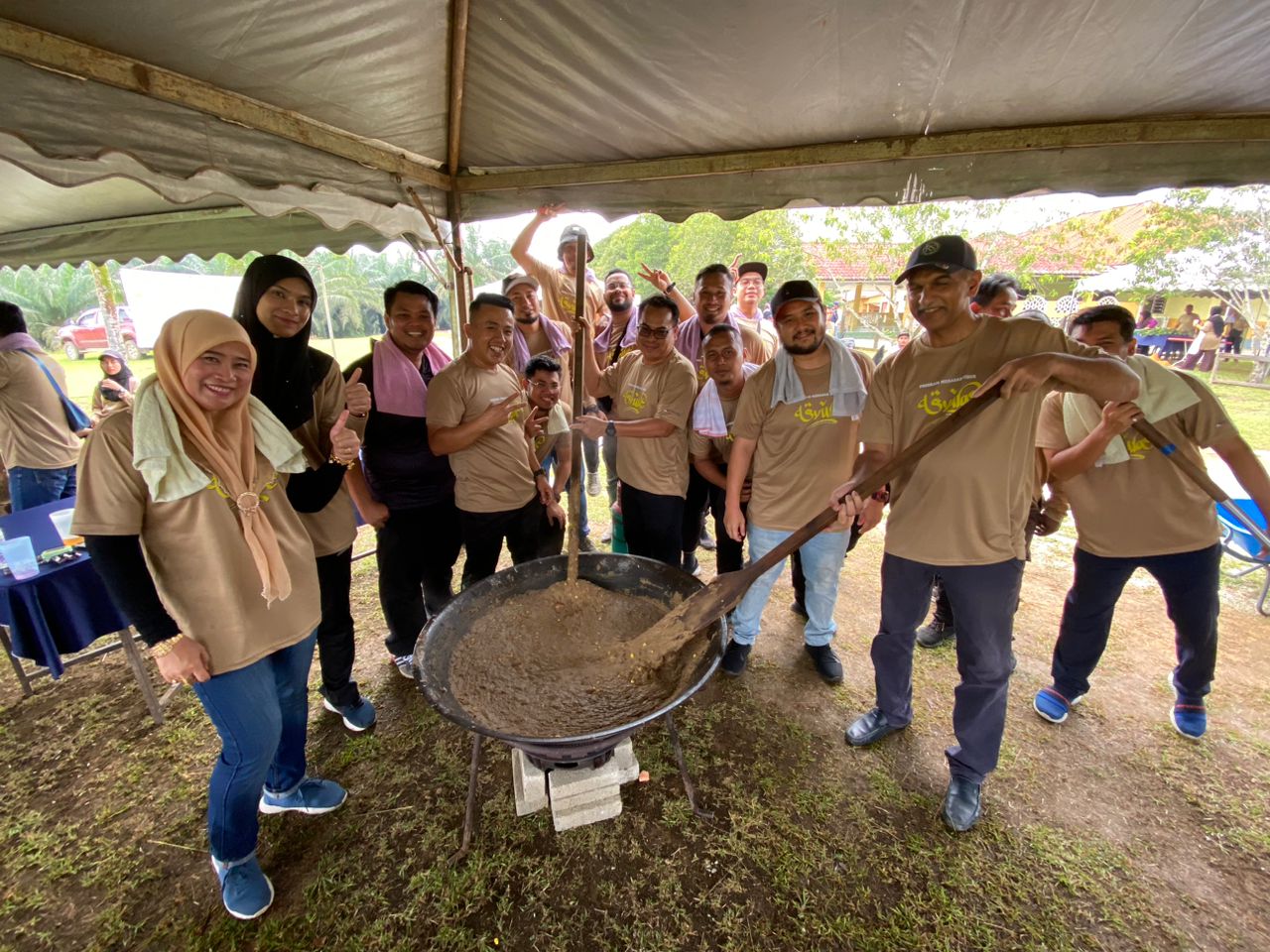 Program Memasak Bubur Asyura 1444H/ 2023M Kumpulan Ketengah Holding Sdn ...