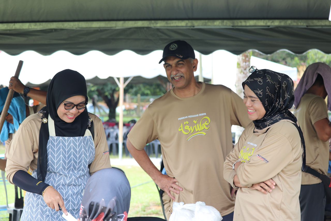 Program Memasak Bubur Asyura 1444H/ 2023M Kumpulan Ketengah Holding Sdn ...